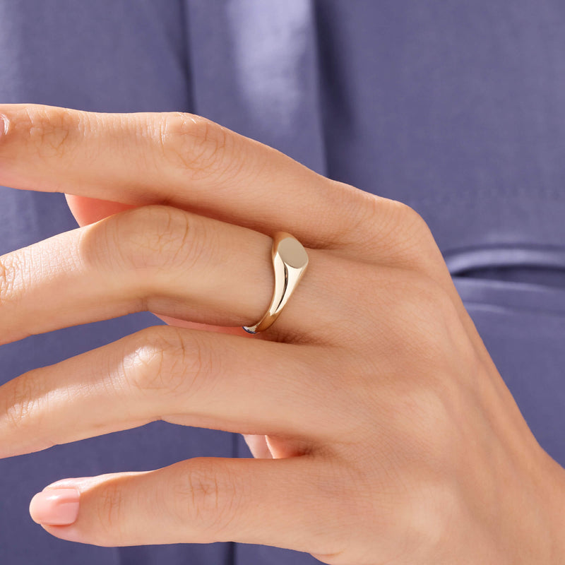 Solid Gold Engravable Circle Signet Ring for Women