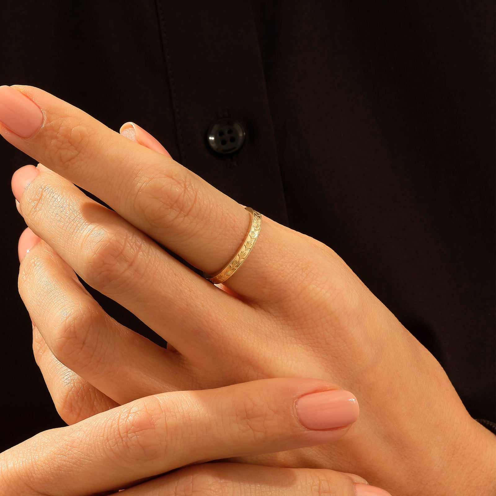 Women's Vintage Design Band Ring in Solid Gold